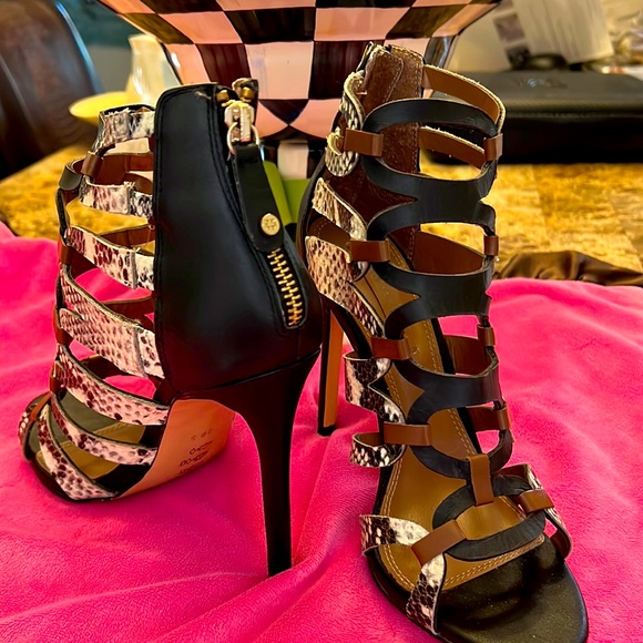 BCBGMaxAzria | Shoes | Bcbg Max Azria Size 8 2 385 Great Condition Like ...